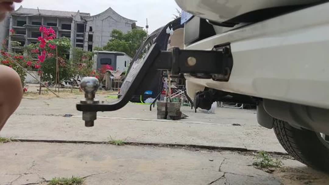 房车营地自己琢磨安装拖车勾的U型螺丝