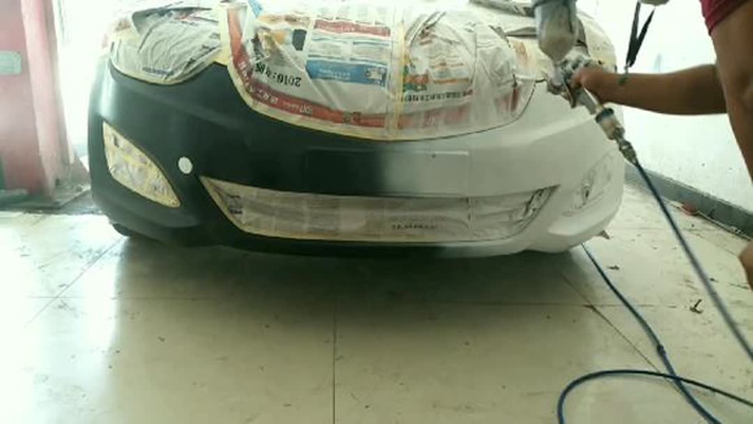 汽车喷漆这么大的面积,120块钱车主还嫌贵呢,你们那里多少钱?