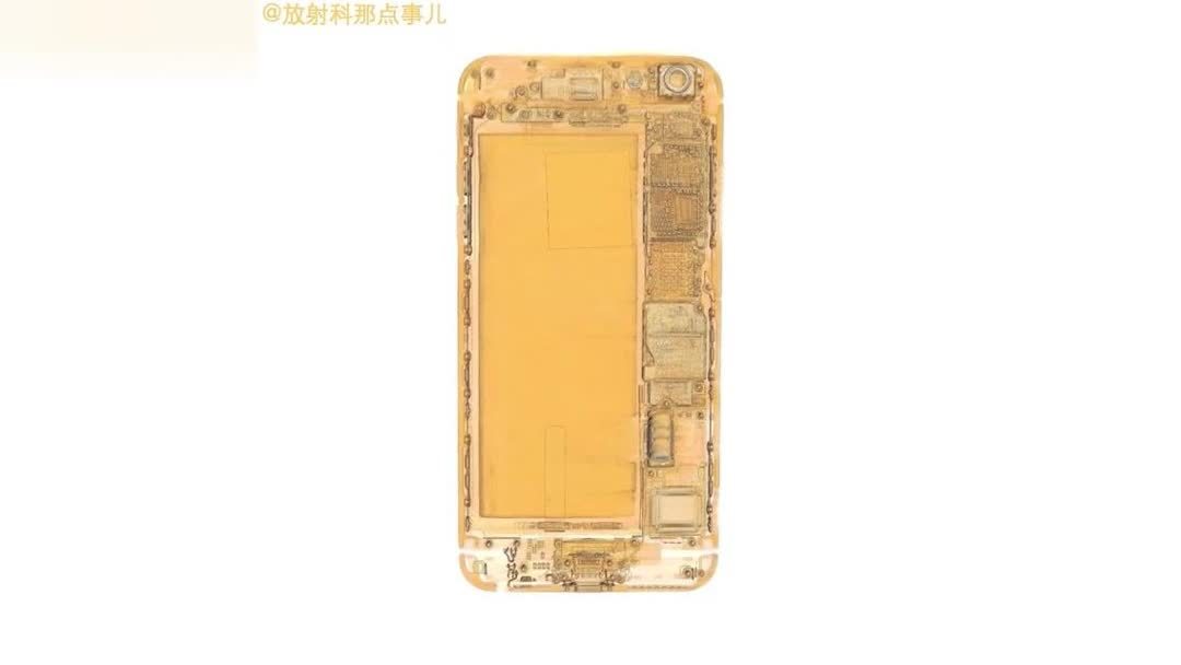 手机CT扫描图像,可清楚看到CPU每层的元件堆叠和镜头模组结构!