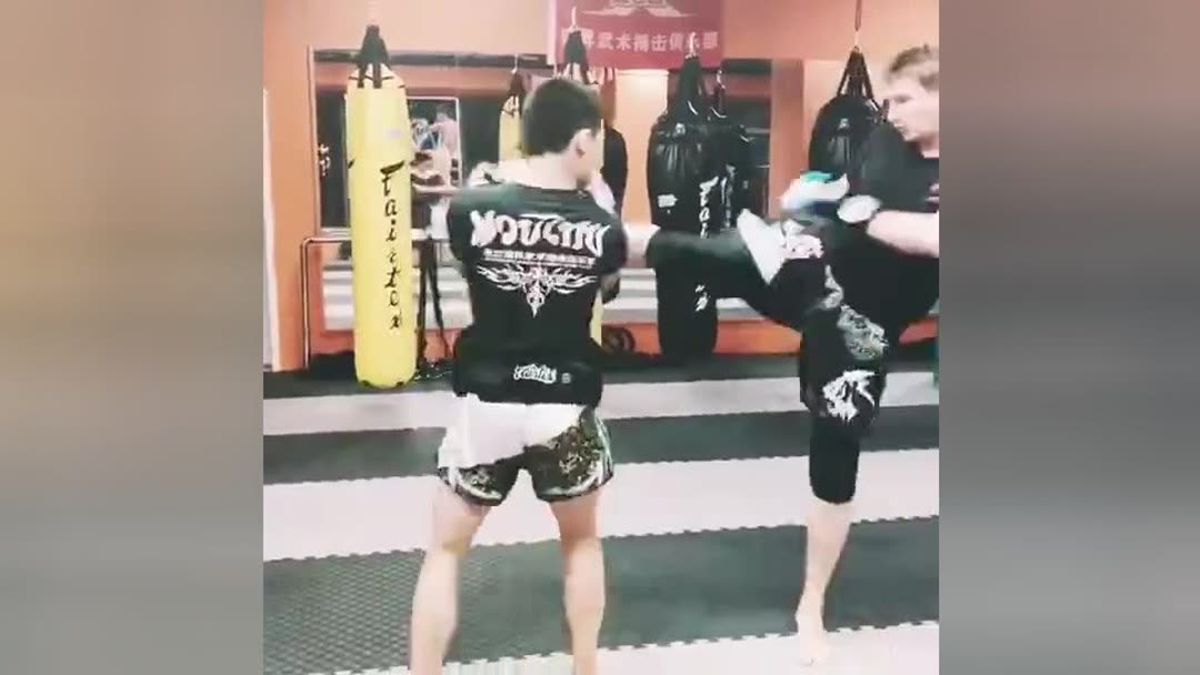 重庆市博昇俱乐部拳击自由搏击泰拳散打打靶日常专业班私教训练