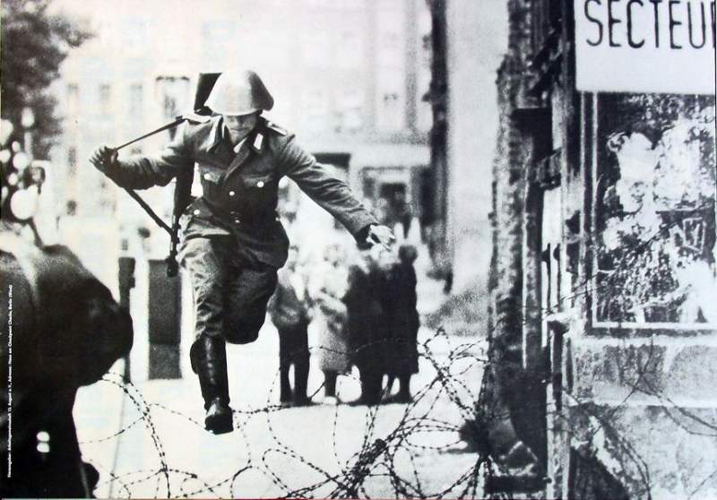 柏林墙修建的前世今生 保卫社会主义阻止人才外逃