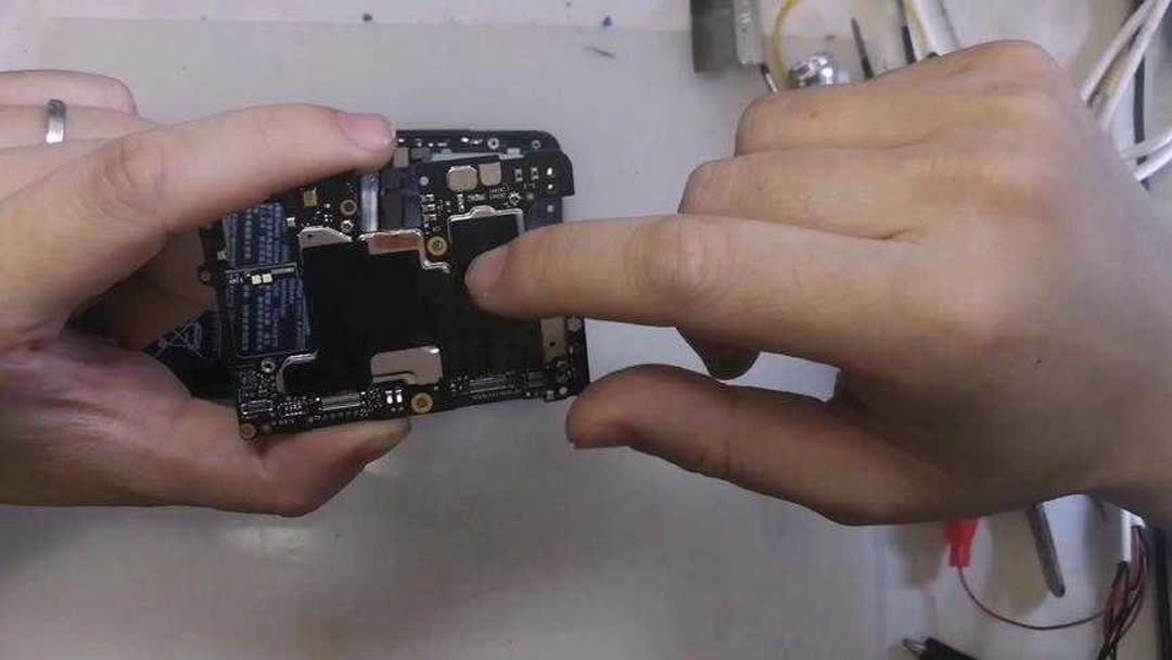 小米MIX2s 无基带,WiFi打不开,客人刷机激活不了了,可以修好吗