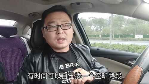 手动挡汽车高速要先刹车后离合,速度多少才需要踩离合,新手实用