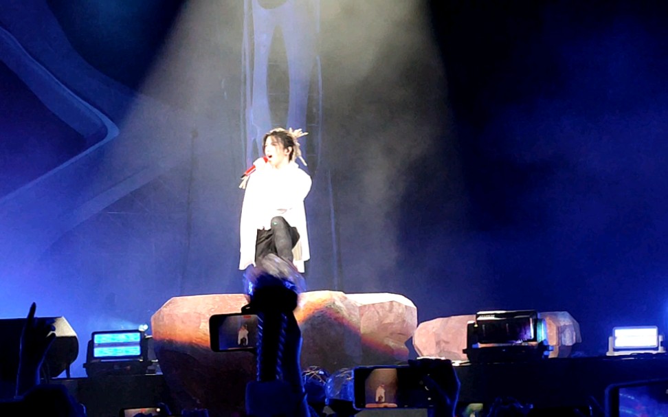 《我管你》A1区饭拍,简直嗨爽了@华晨宇演唱会11.26