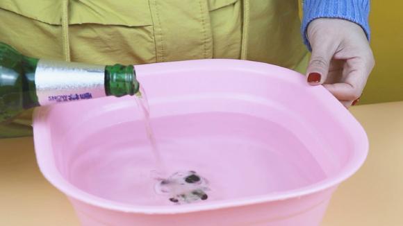 洗衣服时加一点啤酒,很多人知道但不会用,后悔才知道