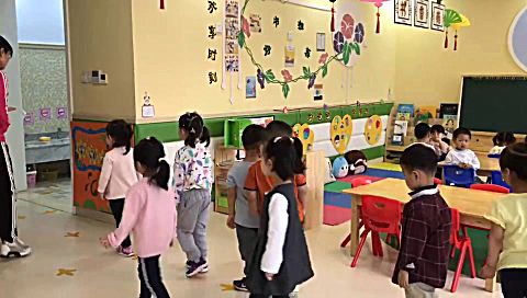 东岳国际幼儿园如厕排队流程
