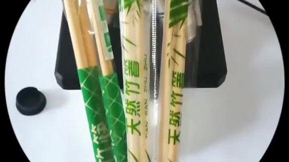 看看显微镜下放大100倍后的一次性筷子,我再也不敢用了