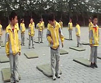 体育运动技能 体操类活动_三、技巧_2.后滚翻_第二课时(部级优课)_刘...