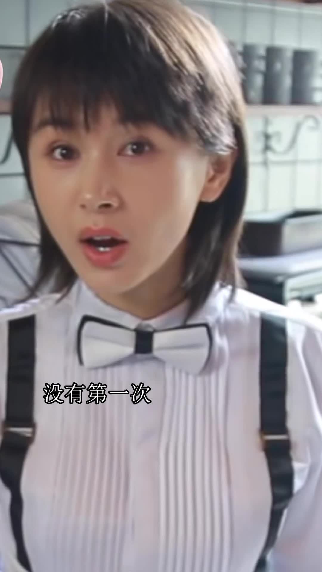 王子文拍戏现场自己做咖啡,看她做的怎么样啊