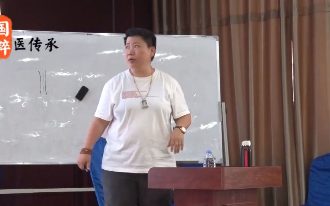 膝关节疼痛,后背有三金穴,董氏奇穴的点刺放血的好处