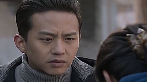 嫂子攒了一堆粮票,却正好遇上国家取消粮票,这可把嫂子急坏了