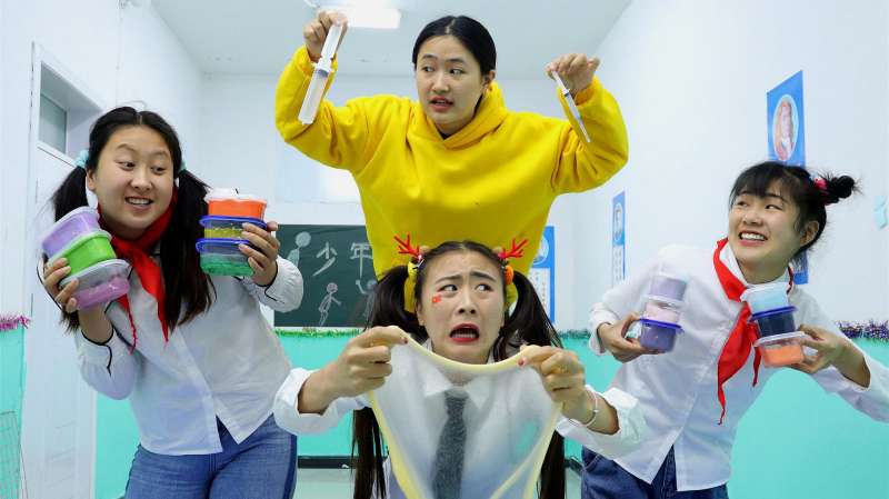 老师打预防针,大针管奖10盒泥,小针管奖1盒泥,无硼砂