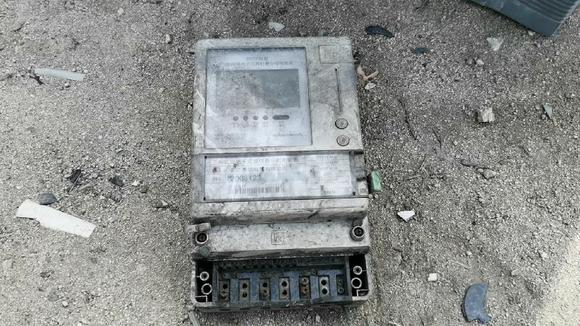 收到三相四线预付费电能表,拆开看看内部啥结构?