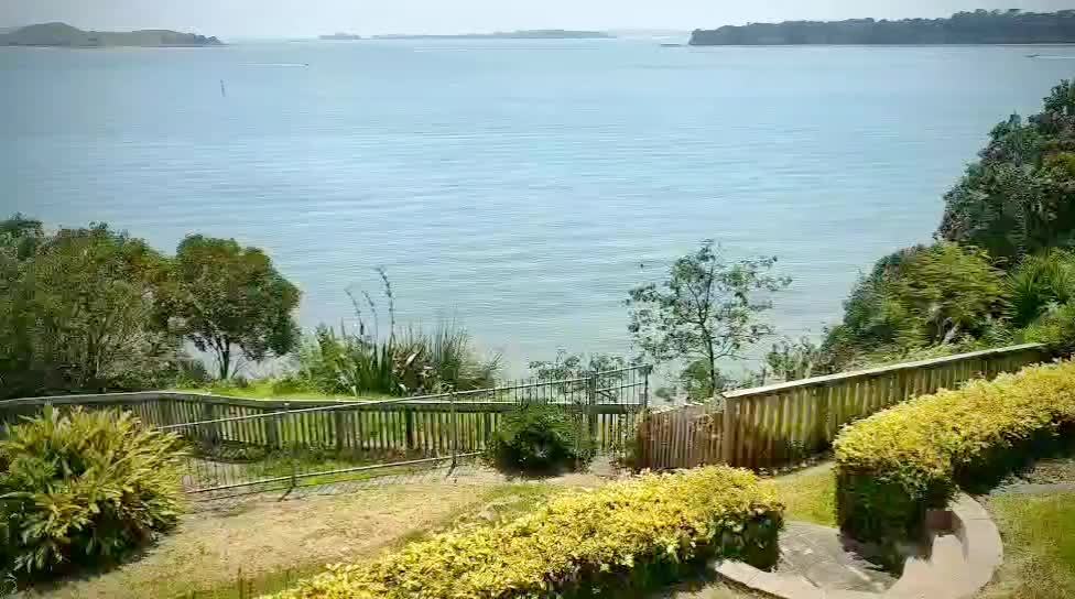 我最爱花园里的石头座位领导最爱露台上的户外沙发你呢