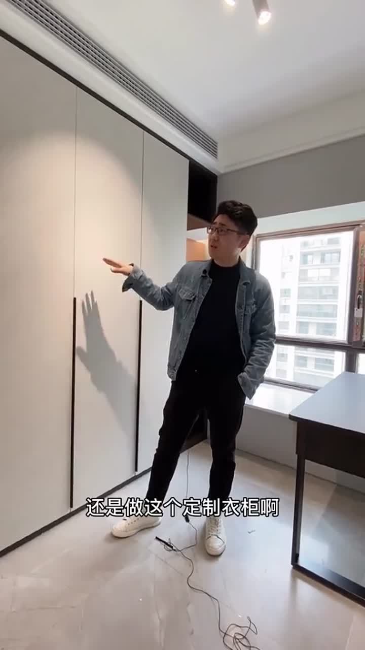 衣柜选定制的还是现场制作呢装修定制衣柜