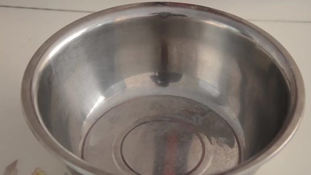 美食:面粉中打一个鸡蛋,不用油锅炸,不用烤箱,简单一揉,孩子都喜欢