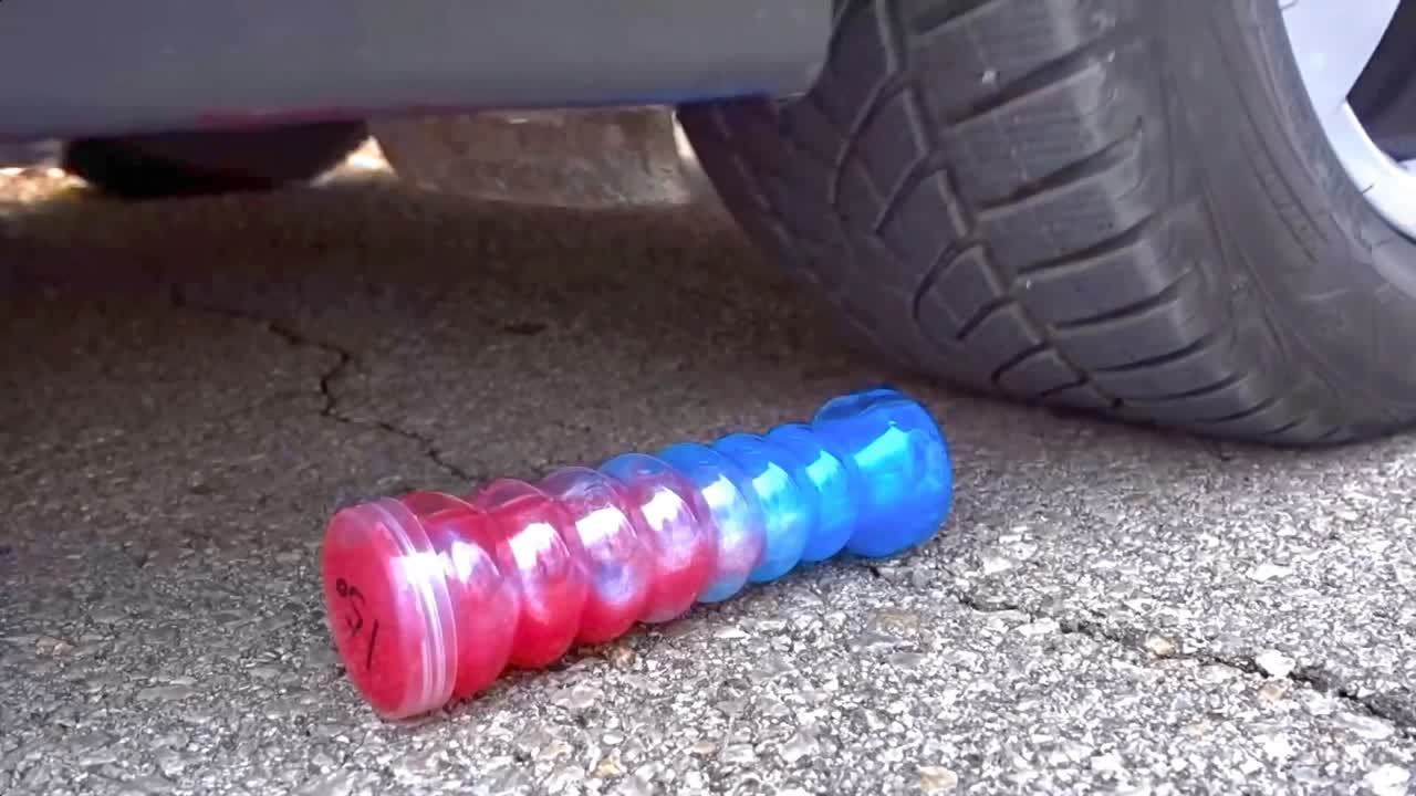 解压小测试:开车碾碎松软的东西!实验车VS粘液钉