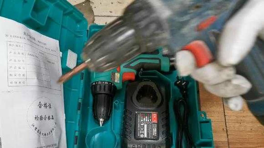 这台锂电钻真的奇怪了,我还是第一碰见这个问题,大家帮我看看