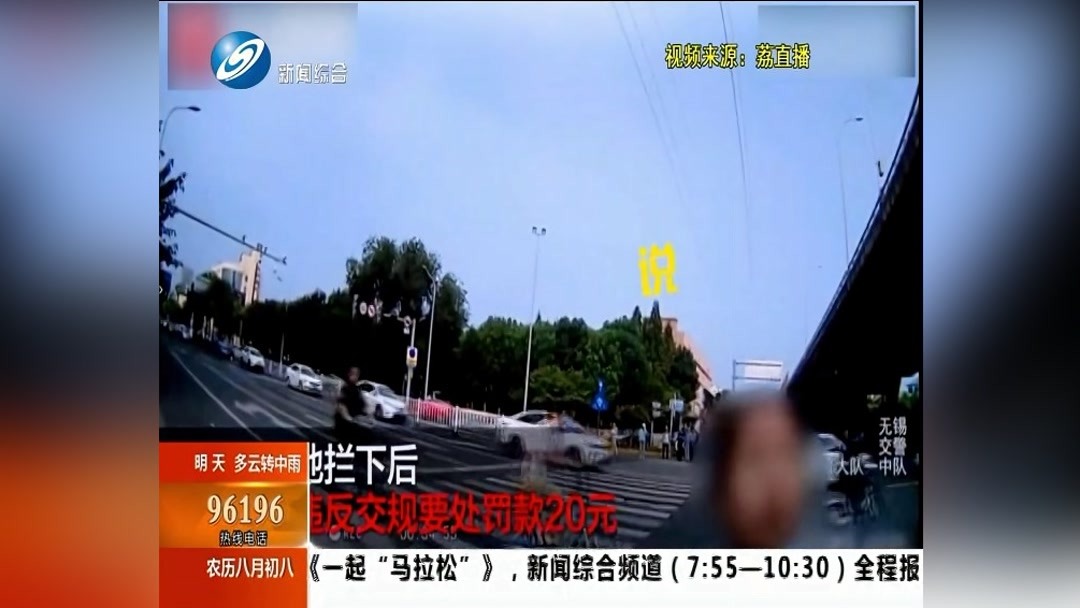 女子闯红灯被拦竟一口咬住交警