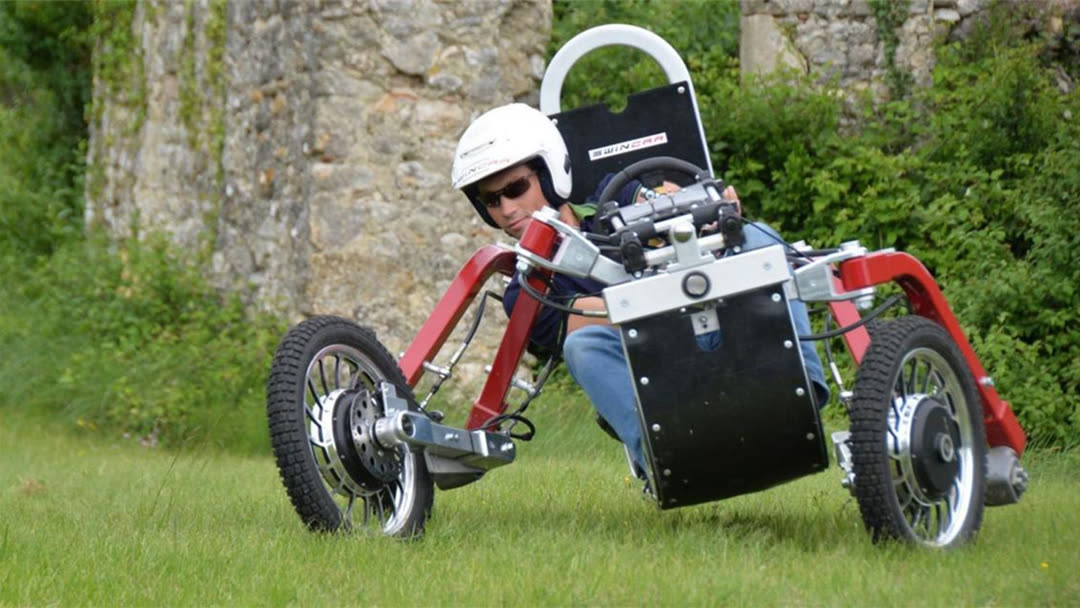 老外发明电动越野车,四轮独立悬挂,70度的斜坡也不怕