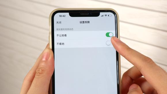 你有发微信朋友圈吗,快打开这个设置,屏蔽他人还能删除历史内容