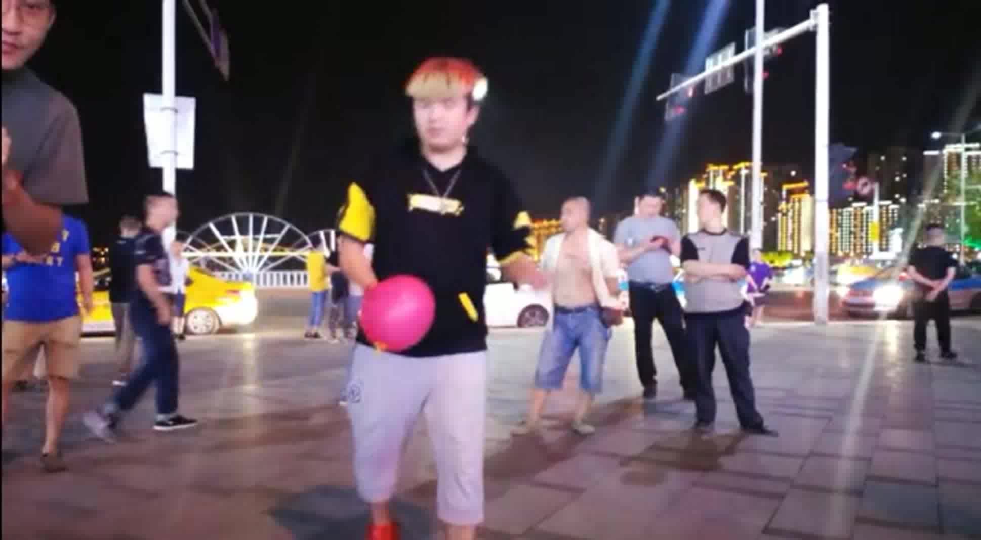 鸡你太美 会打篮球吗 阿帅示范给你看