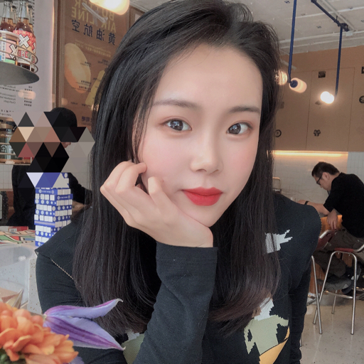 长得像美食博主的女人 