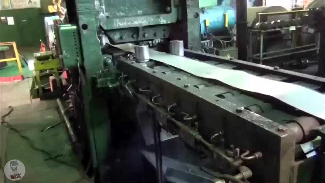巨大金属管是怎么制造出来的,带你走进工厂看整个过程