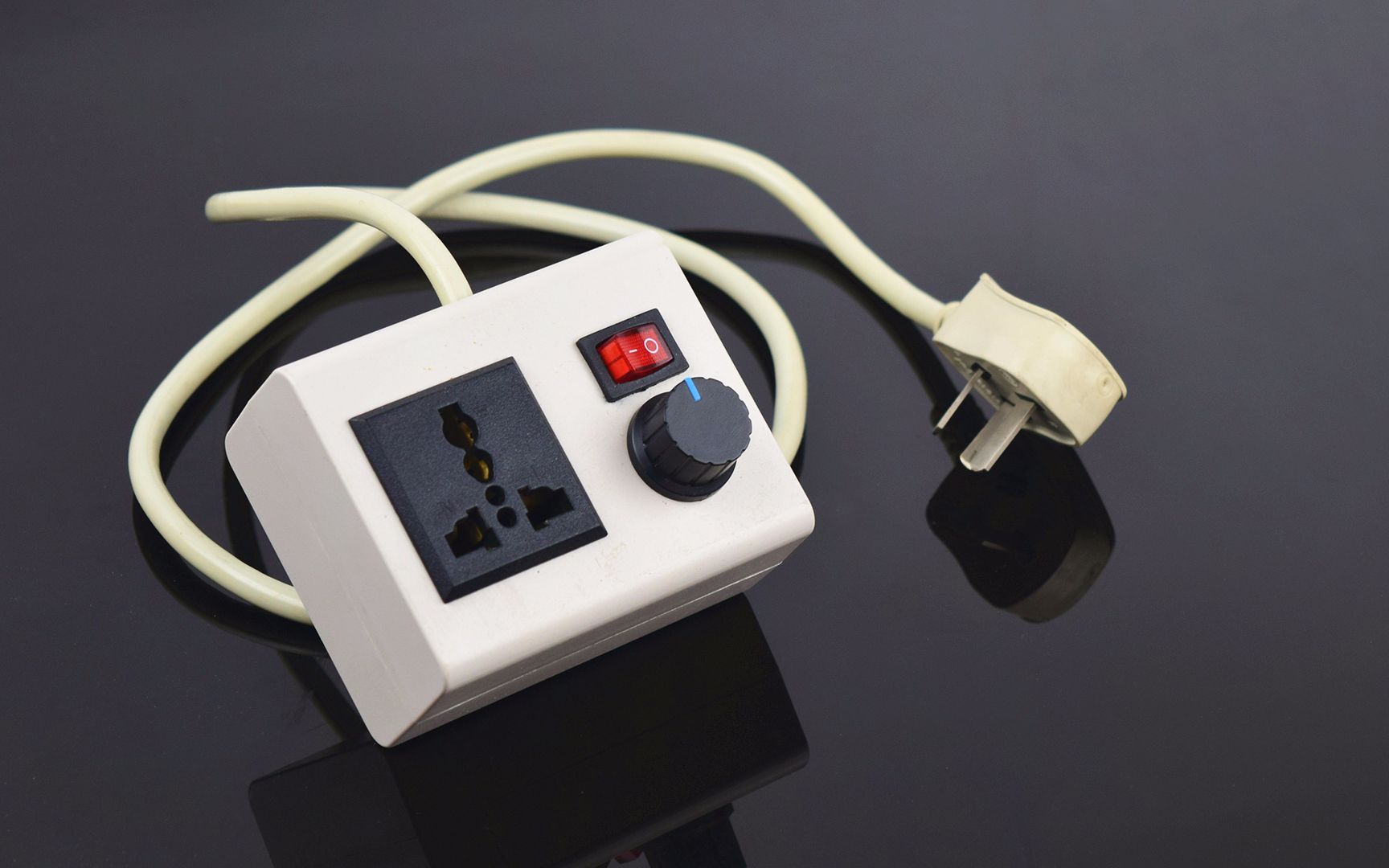 自制2000W大功率调速调光调温插台 几个元件DIY调压插座