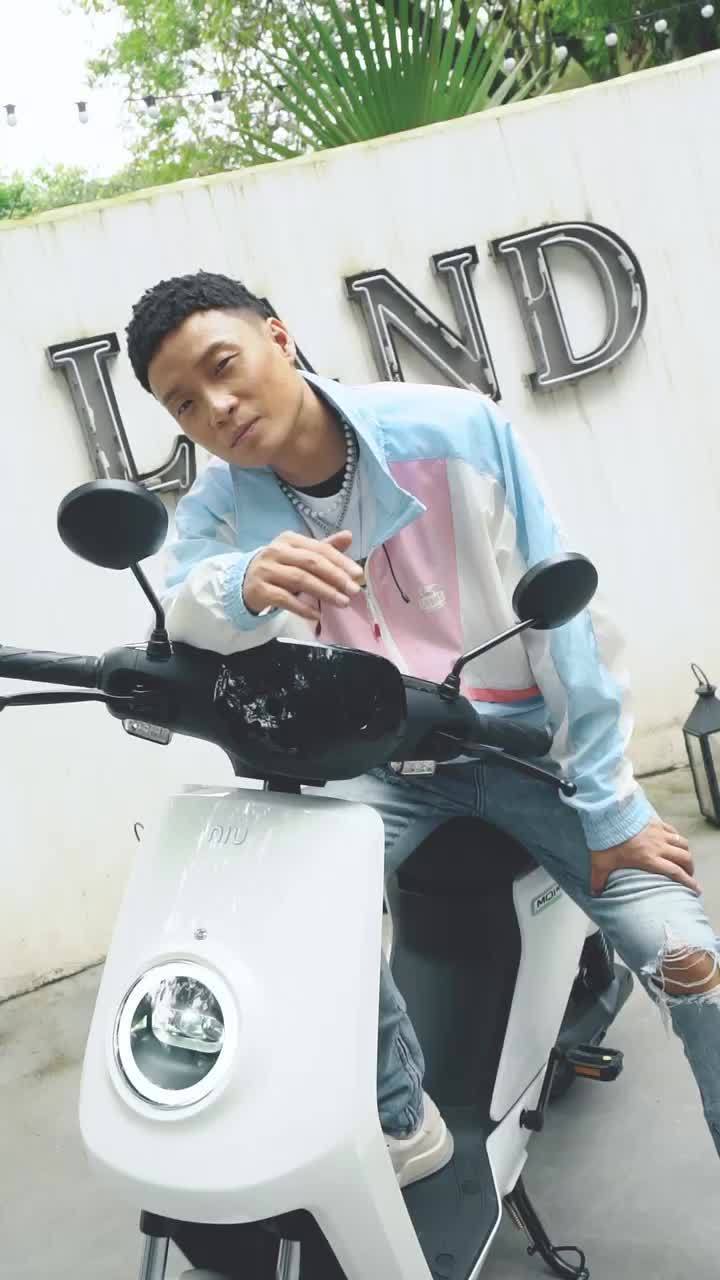 新提的敞篷车,越看越帅,不知是车帅还是我帅