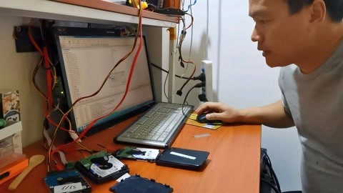 三个二开的硬盘数据恢复有划伤有坏道做了两天多都没敢合眼