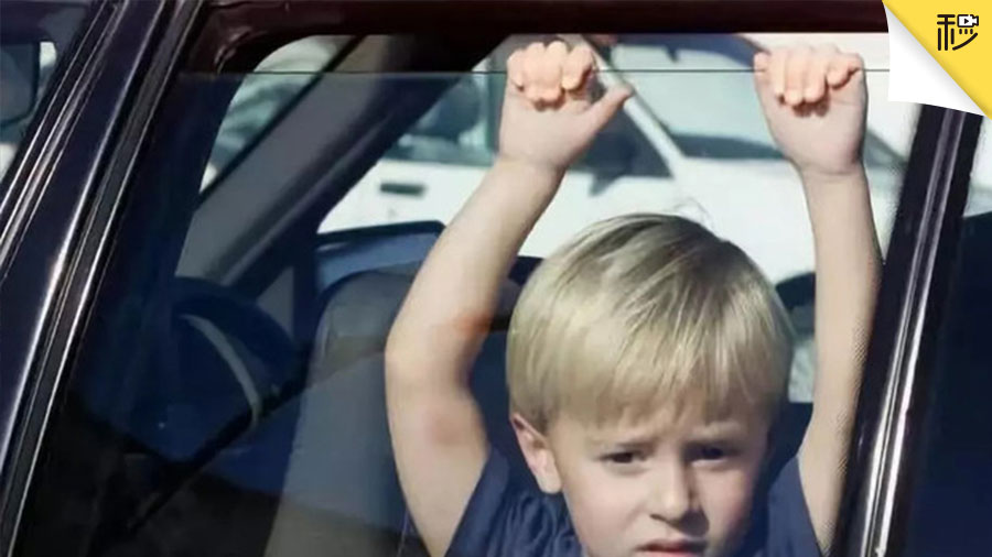 孩子家长都要看!被困车内如何自救?怎么破窗损失最小?