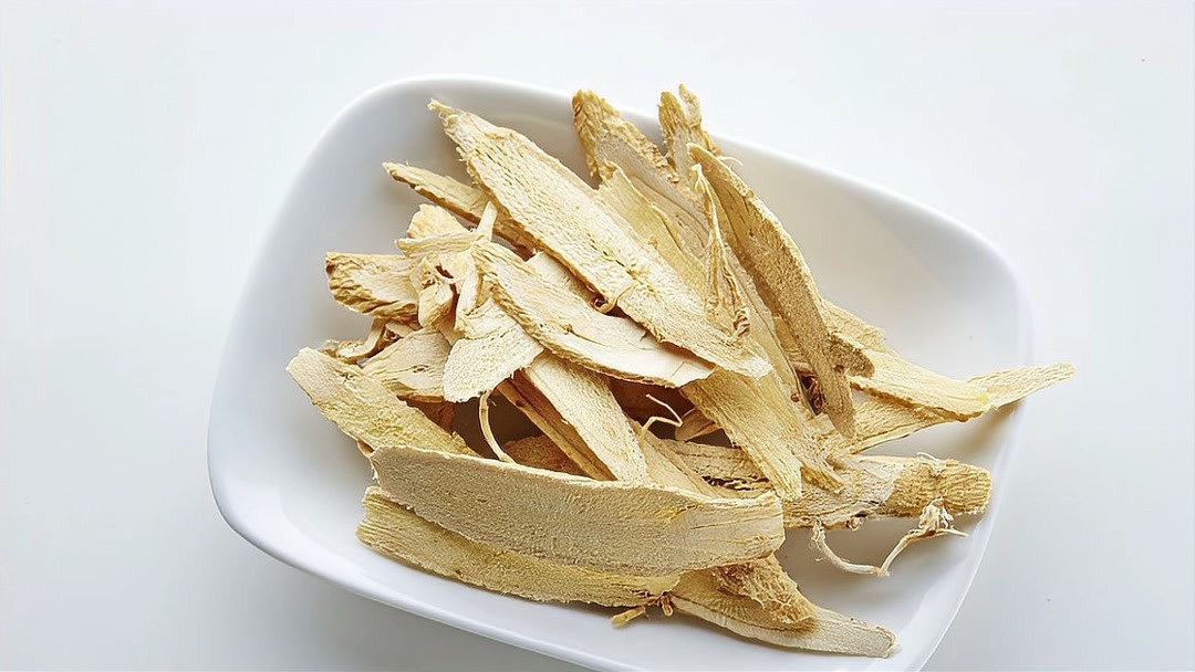 黄芪可以和绿茶一起泡吗?医生坦言:二者的有效成分会被互相抵消