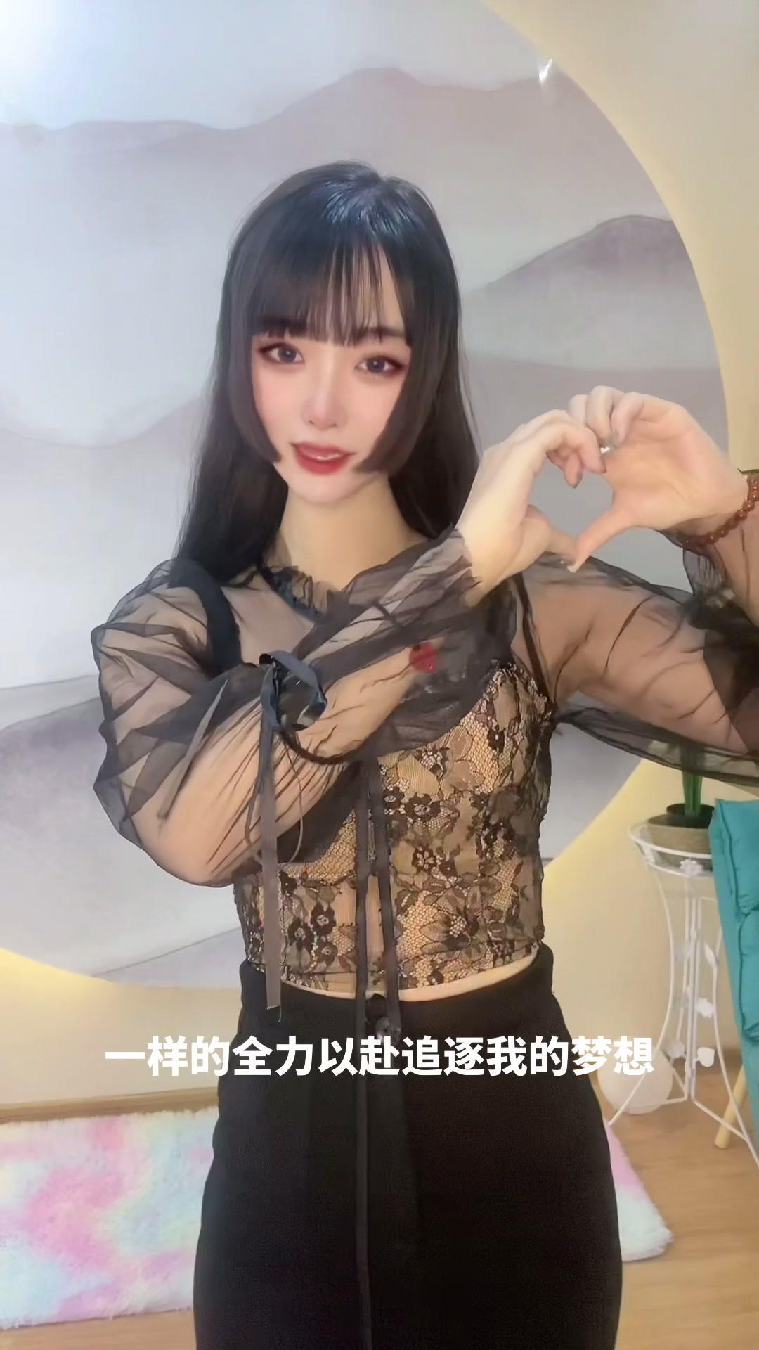 我和你一样,一样的坚强 一样的全力以赴追逐我的梦想