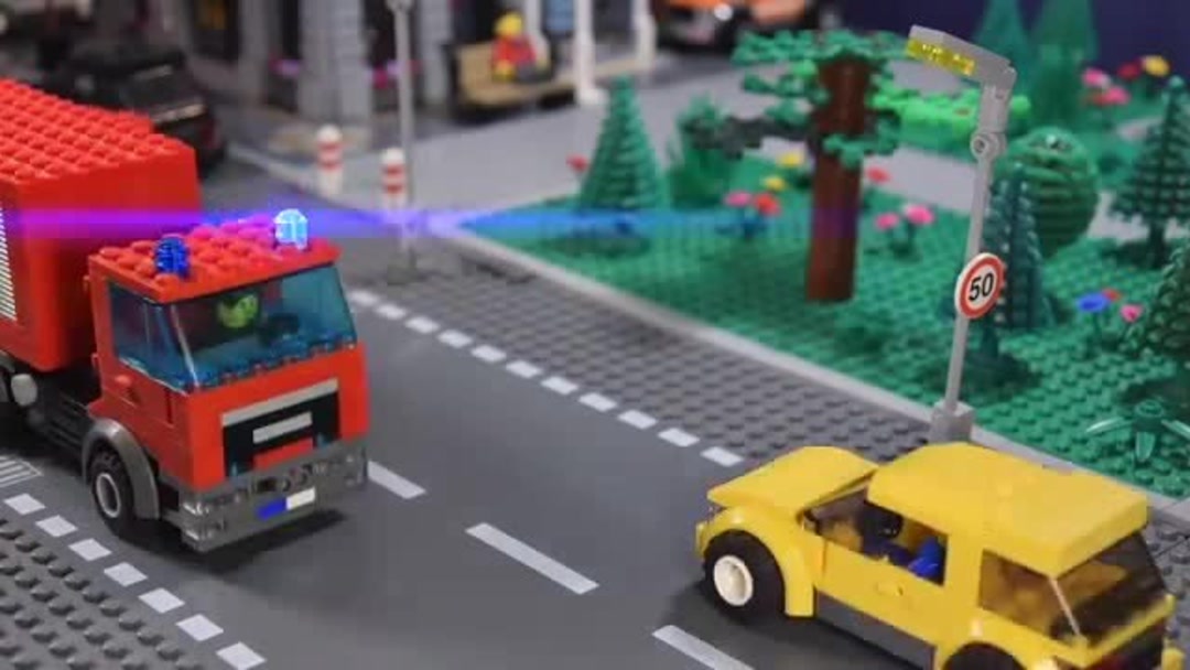 积木动画 乐高城里三款消防车的介绍