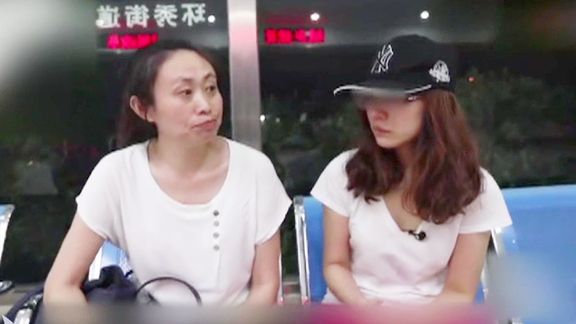 江歌案:江歌母亲第一次见到哭泣的刘鑫“你在玷污我的江歌”
