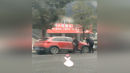 兄弟,你是真有才,拿打气筒给汽车打气