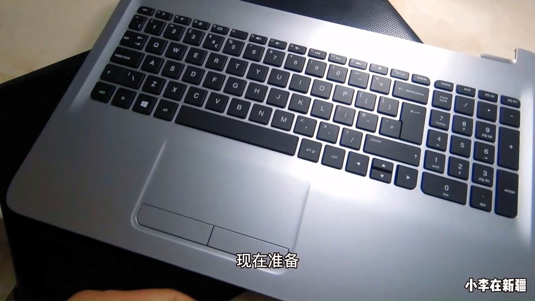 笔记本电脑的键盘坏了 这样弄轻松换一个 让你少花钱 值了
