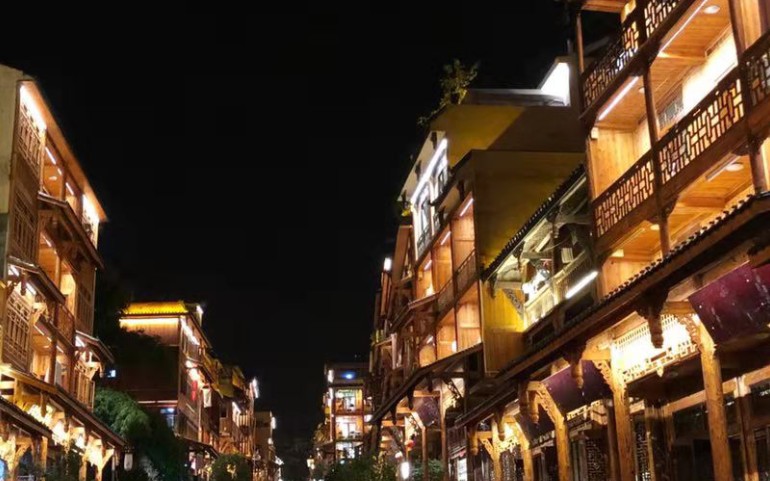 川话少女的“酒话会”(磨西古镇旅游vlog3)