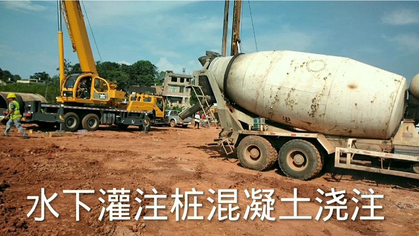 修高速公路见闻二十:你没见过的桥梁水下灌注桩施工,见识下吧!