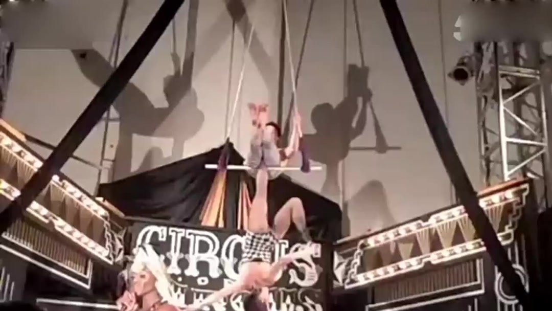 超性感美女柔术表演