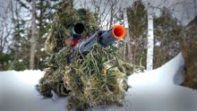 真人CS:雪地中,狙击手对战狙击手,谁更胜一筹呢?
