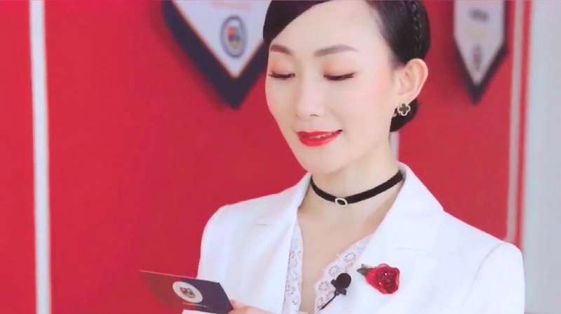 名片递接礼仪:名片递接有学问,适用于职场和任何商务场合