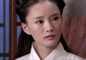 美女吃醋了,竟然疯狂撕扯另一个美女,男子只能阻拦