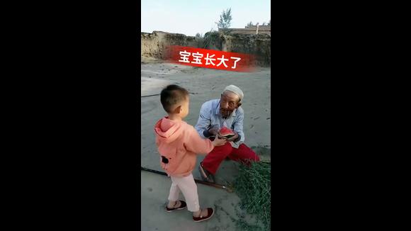 教育从小做起!尊老爱幼是中华民族的传统美德!