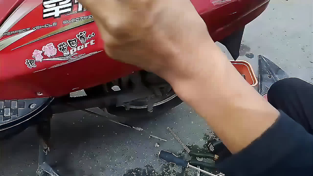 电动车的刹车刹不住不回弹车辆走走停停,修哪里?三步轻松搞定