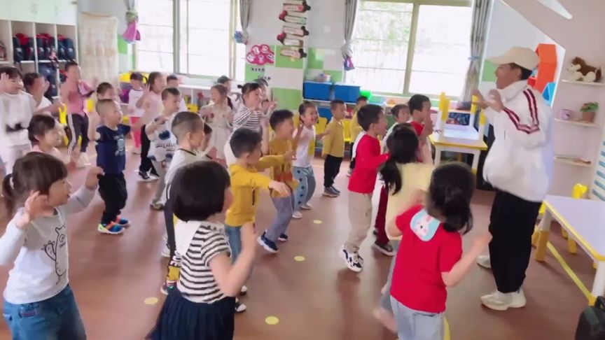 如果感到幸福你就拍拍手,幼儿园的开心很简单