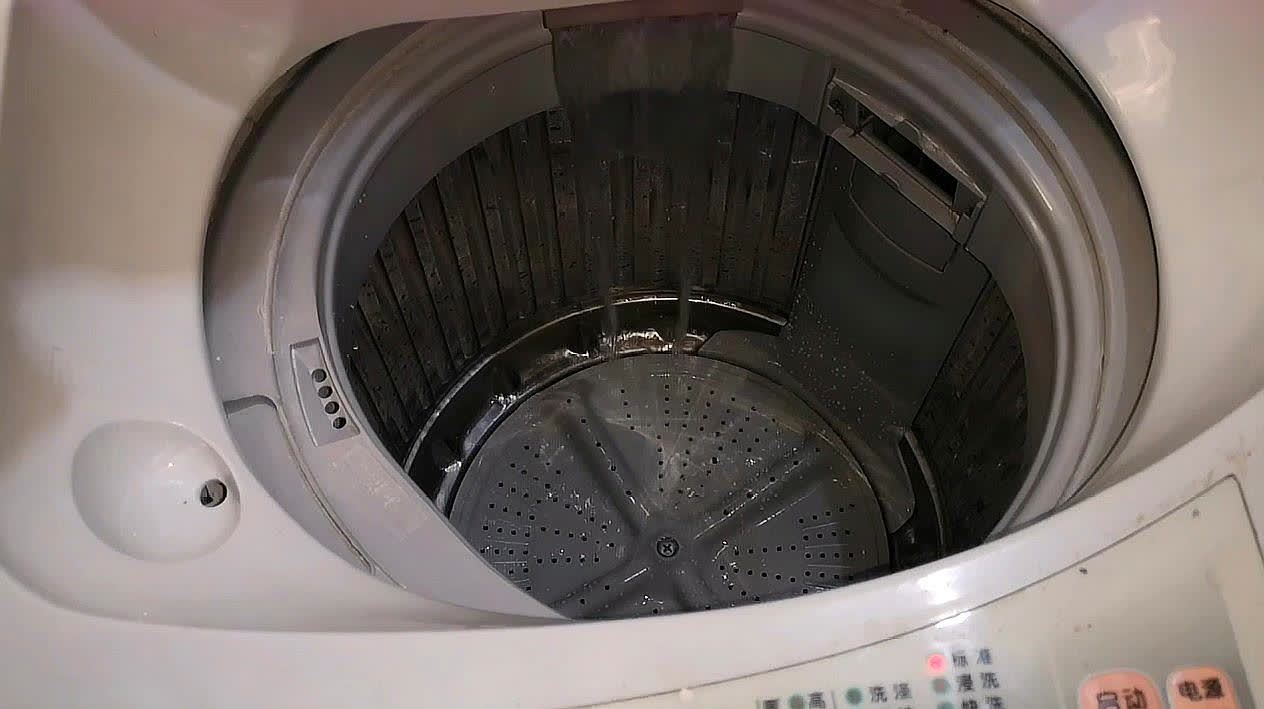 洗衣机脱水时自动进水怎么回事?其实是小.