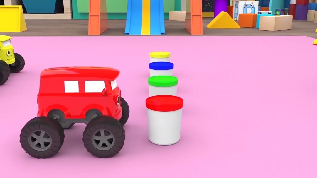 小汽车们用橡皮泥捏玩具