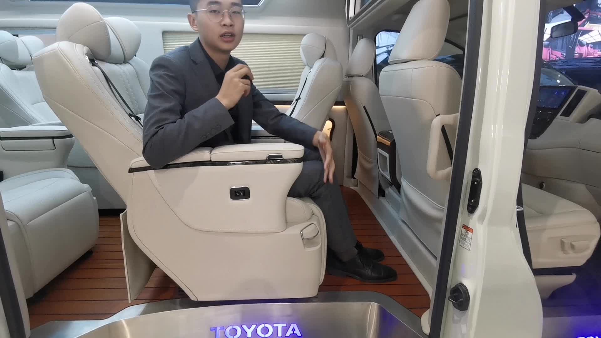 进口丰田海狮9座商务车价格,上海现车年终促销降价#进口丰田海狮9座